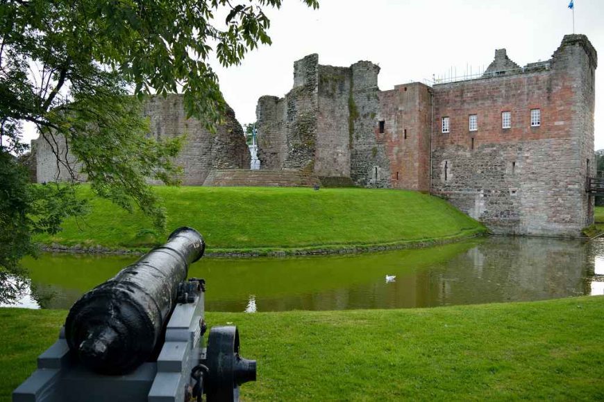 Best castles near Loch Lomond - Historic European Castles