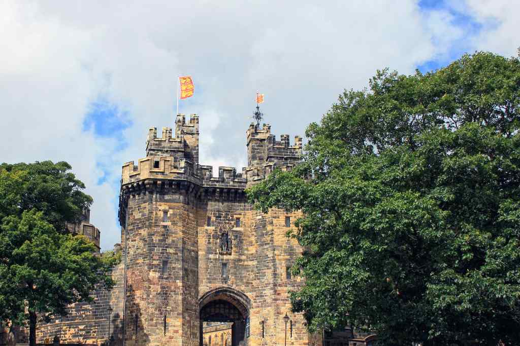 16 Best Castles in Northern England - Historic European Castles