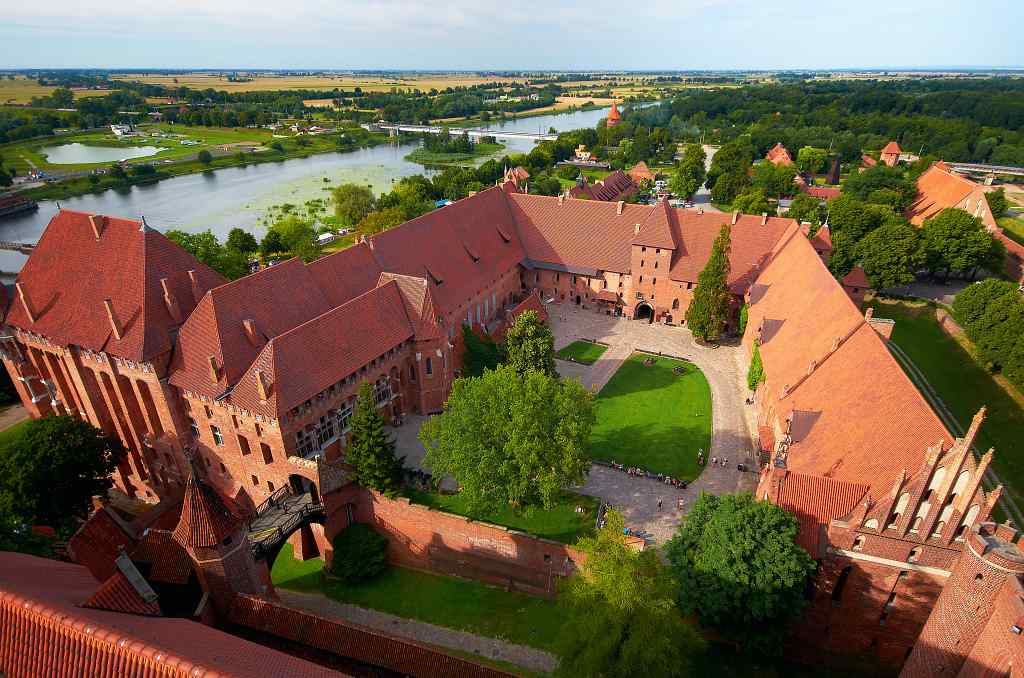 Best Castles to visit in Poland - Historic European Castles