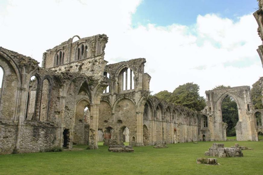 Best Castles in Hampshire - Historic European Castles