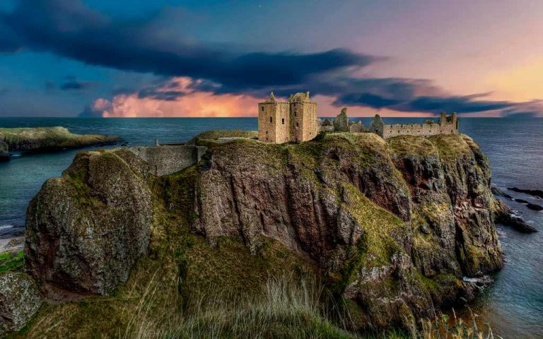 18 Spectacular Castles on a Cliff - Historic European Castles